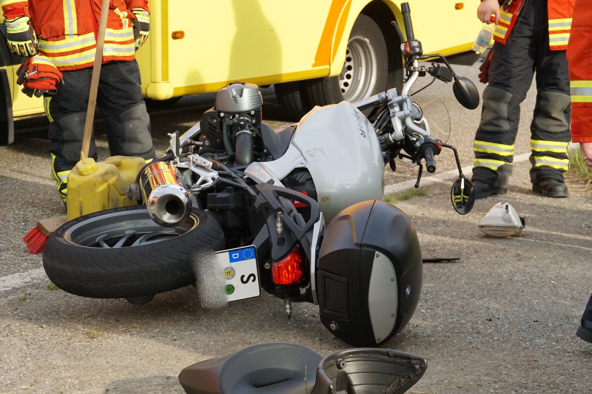 Königsbach-Stein: Motorradfahrer bei Unfall schwer verletzt - Region