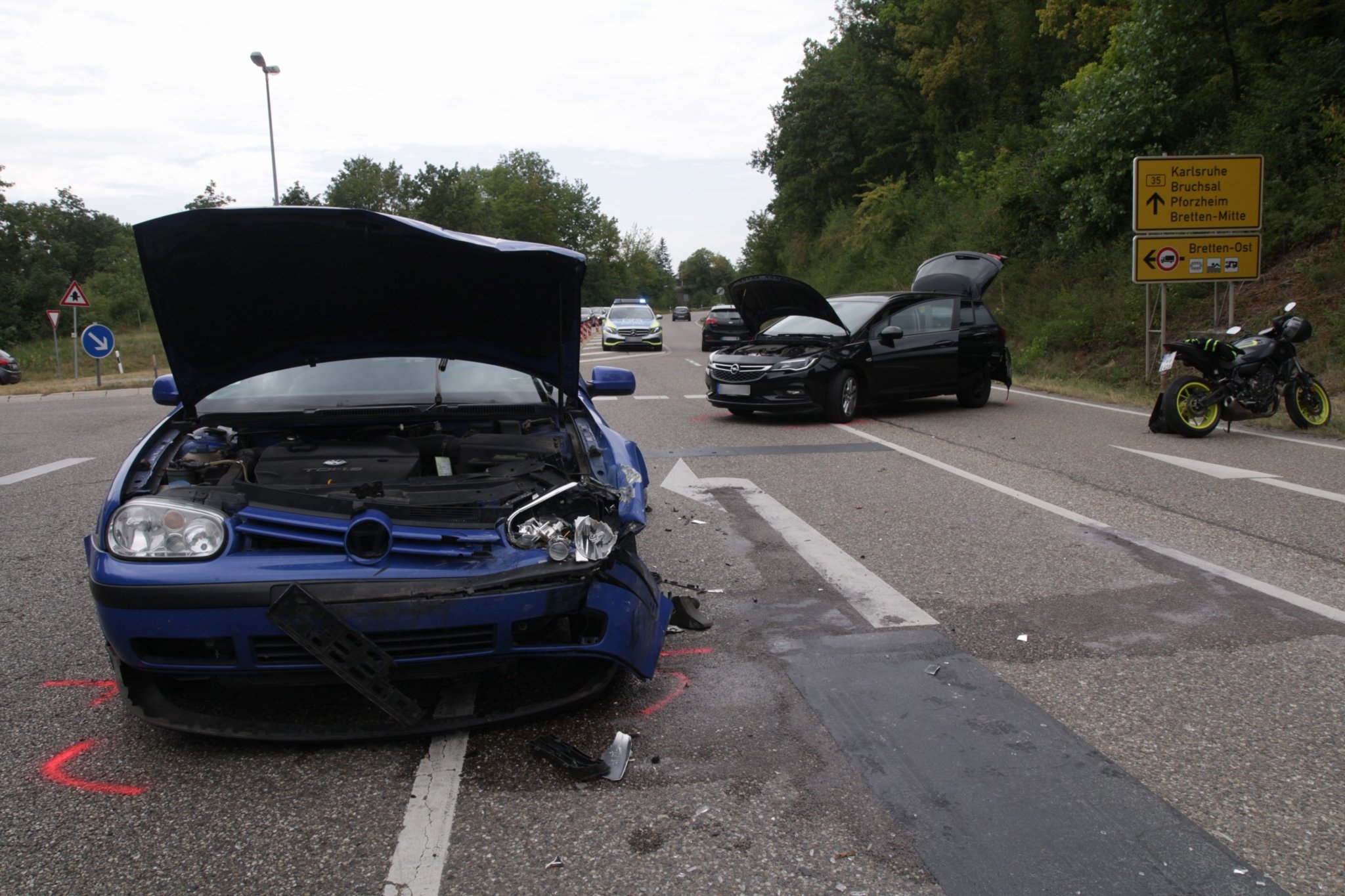 Starke Verkehrsbehinderungen nach Kollision an der Kreuzung "Bretten ...