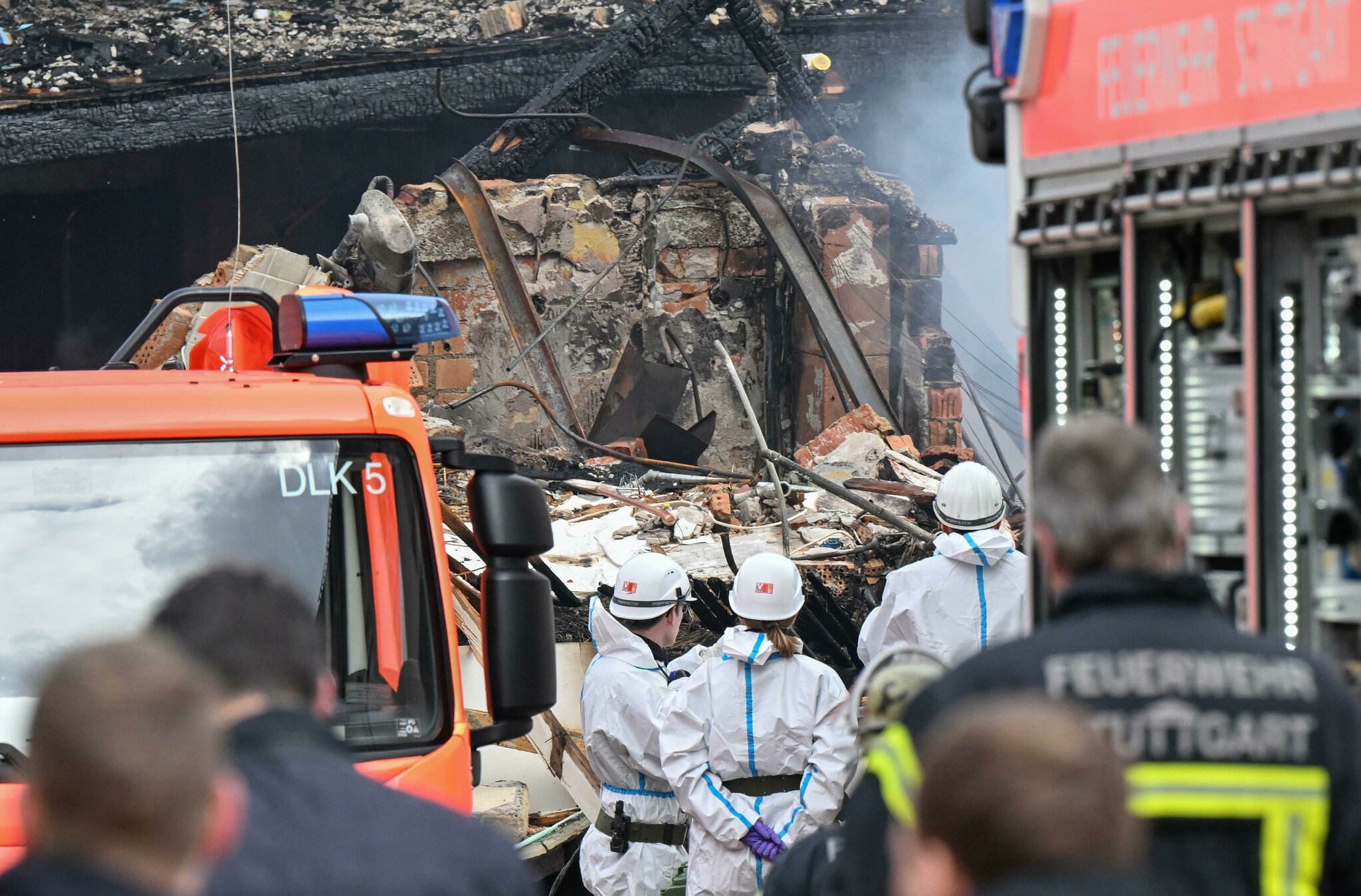 Leichnam unter den Trümmern gefunden: Ermittlungen zur Ursache ...