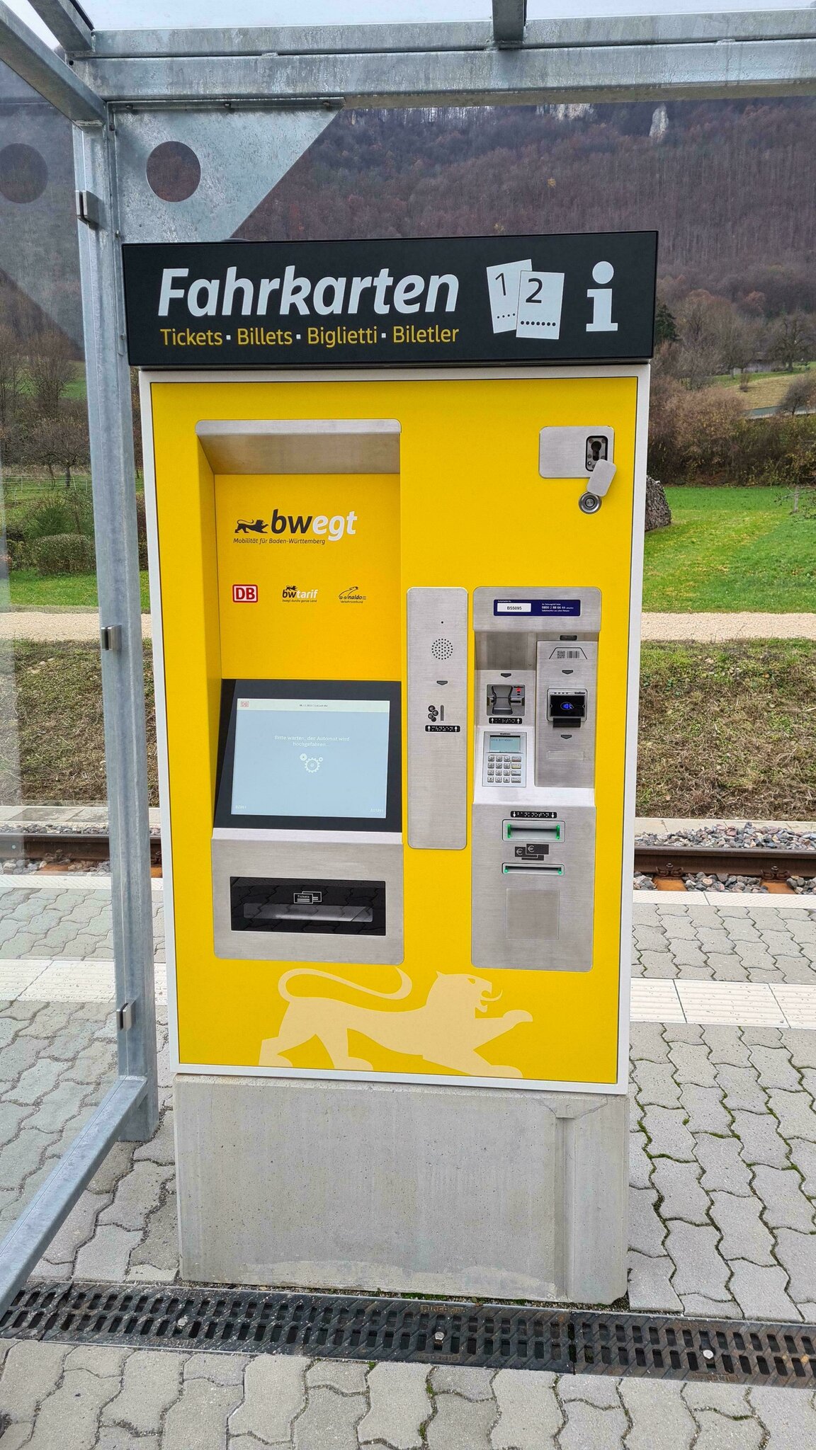 Kein Kauf während Installation möglich: Bretten erhält neue Fahrkartenautomaten - Bretten