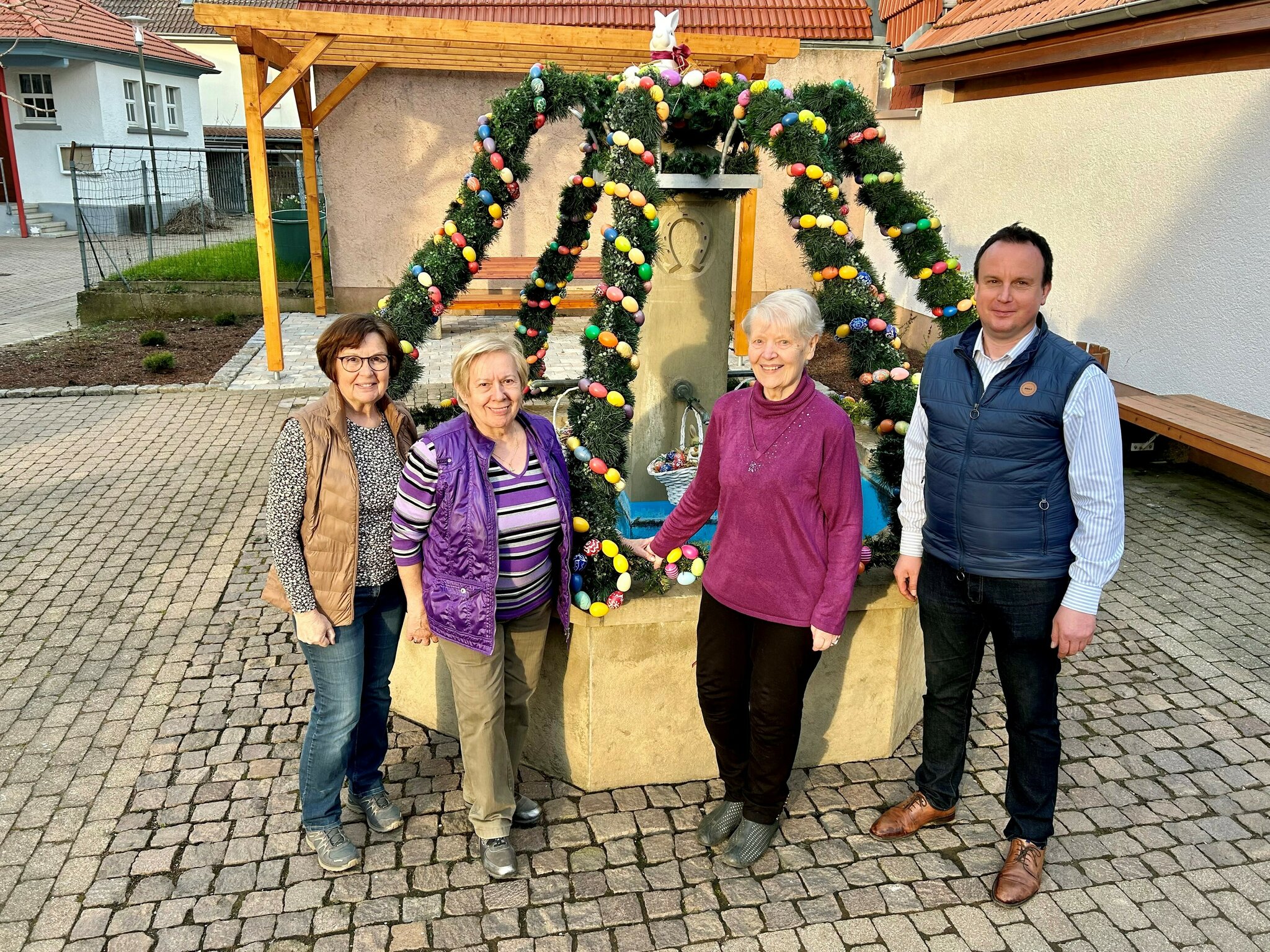 "Schön, dass es sowas gibt!": Osterkrone in Büchig - Bretten