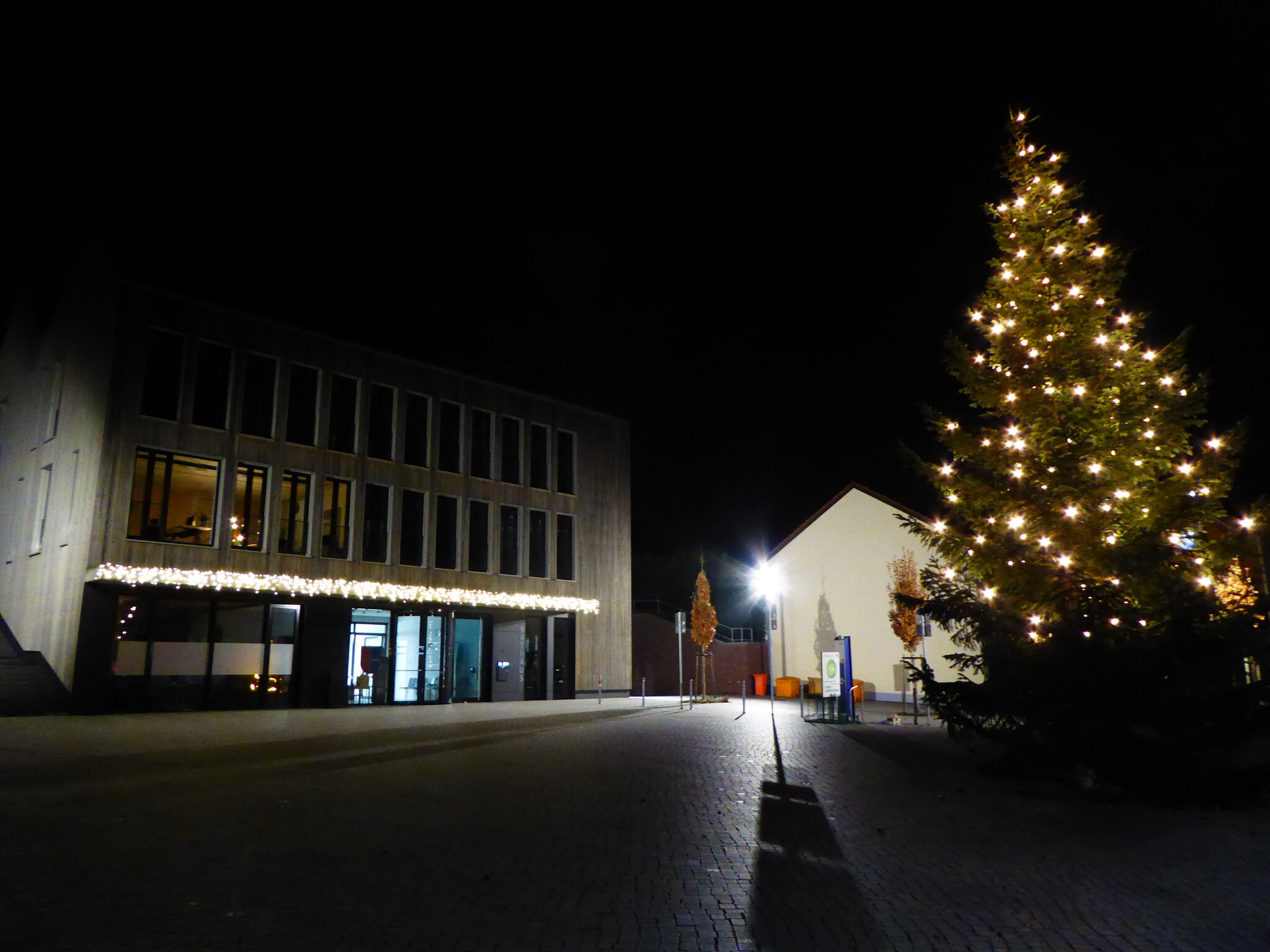 Rundgang durchs Dorf: Es leuchtet allenthalben - Region