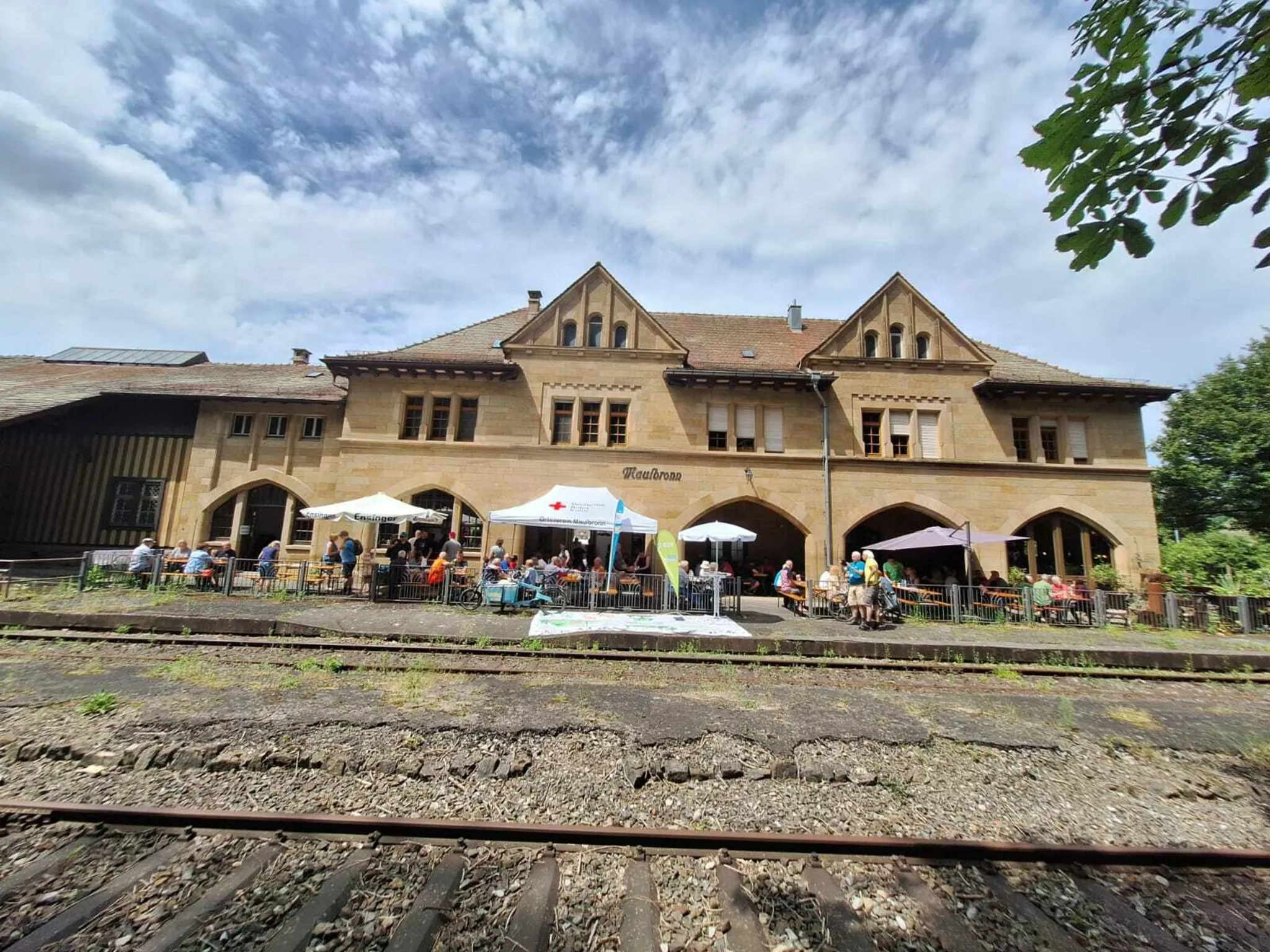 Maulbronner Maultaschenfest am 18. Mai 2025: Tag der offenen Tür beim DRK Maulbronn - Region